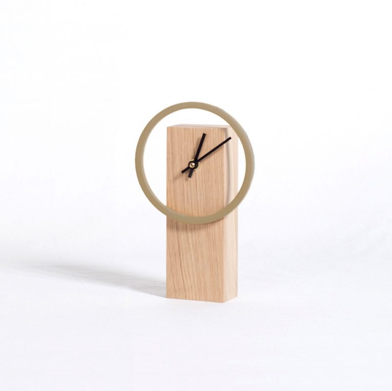 Cyclock : horloge de bureau à poser en bois naturel